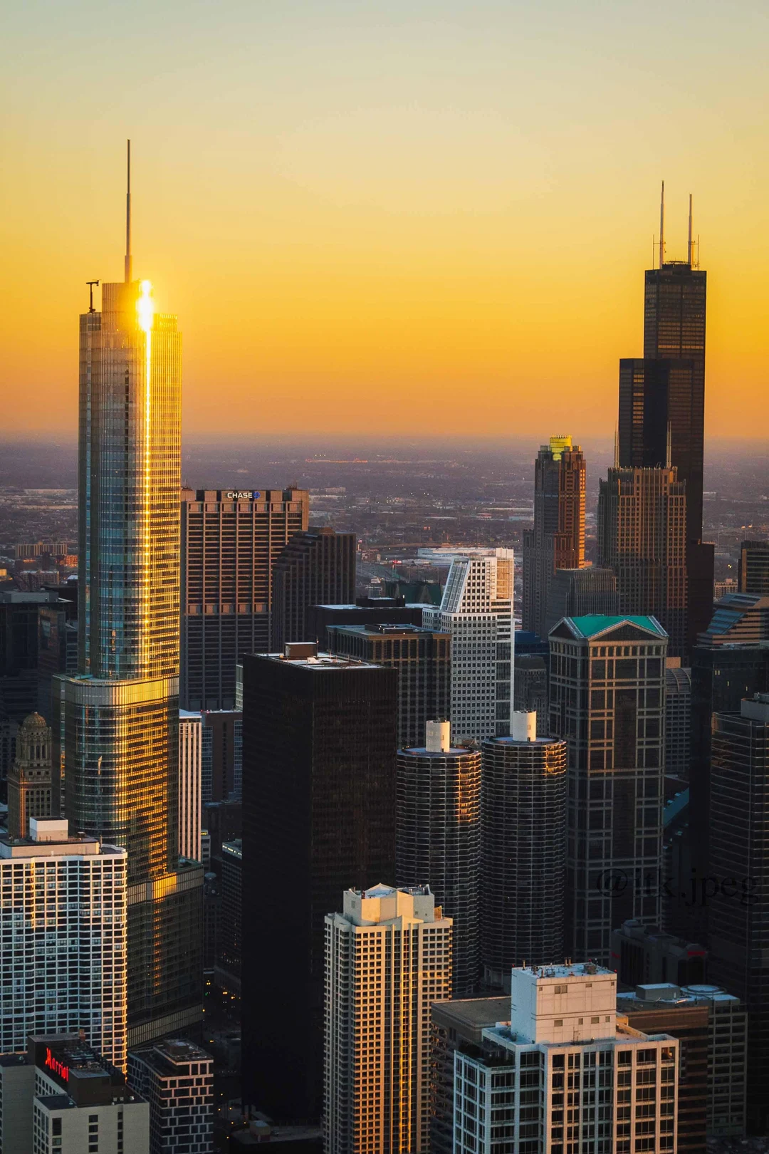 Chicago's two tallest towers | Scrolller