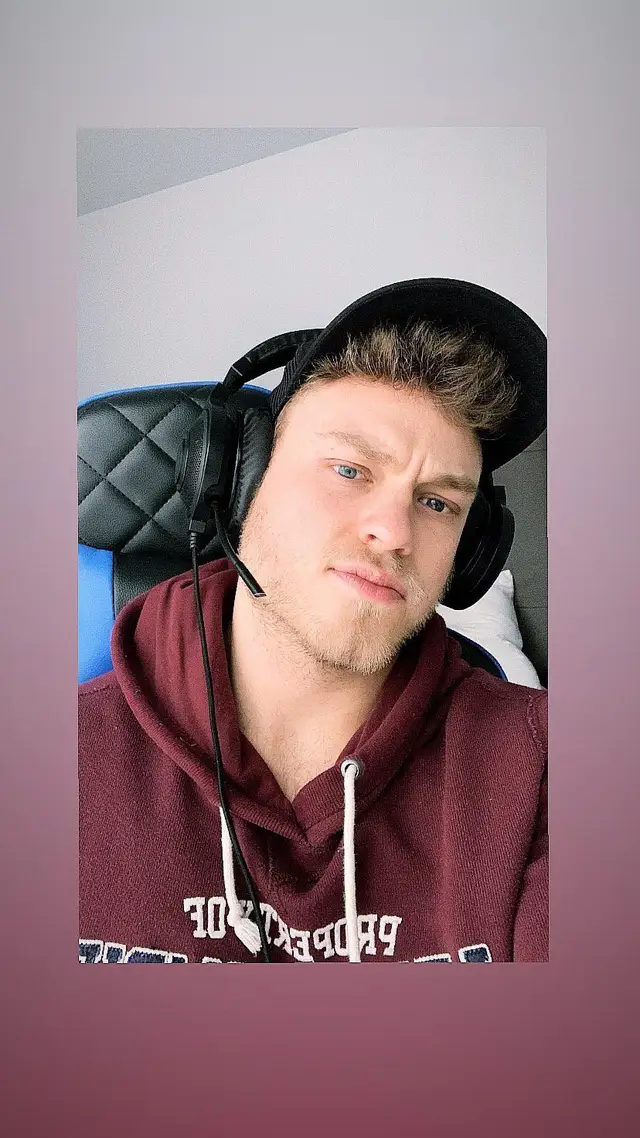 Hey hey :) | Scrolller