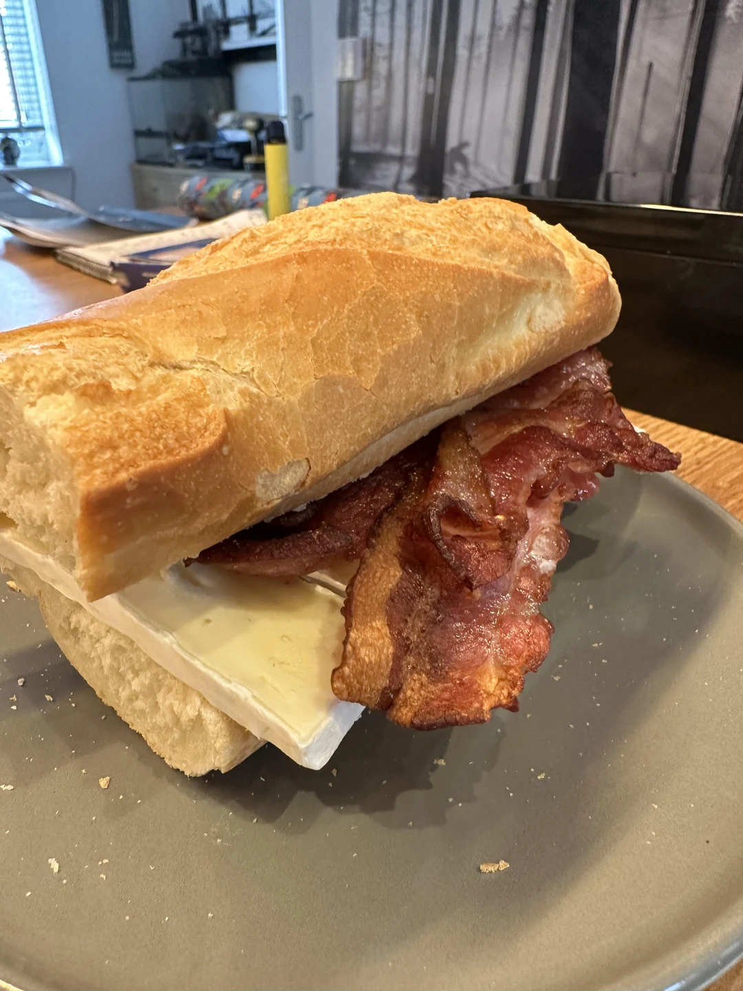 A simple bacon and Brie | Scrolller