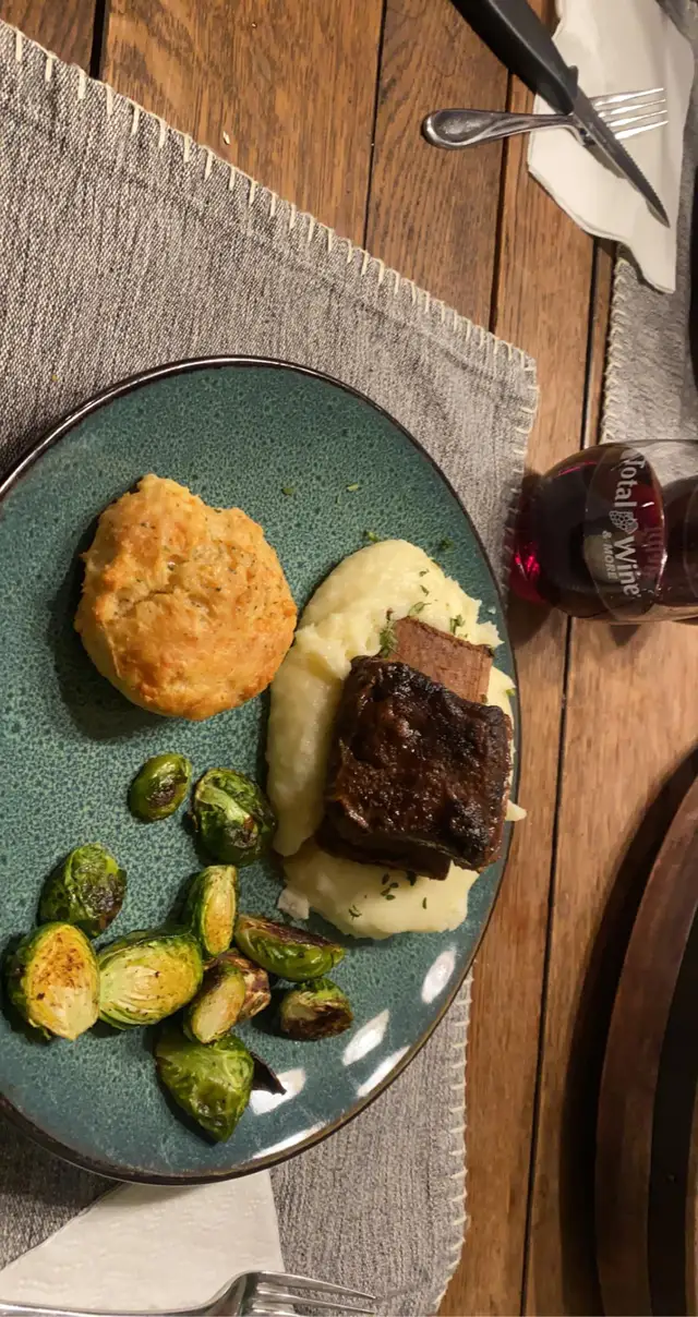 Slowcooker braised short ribs | Scrolller