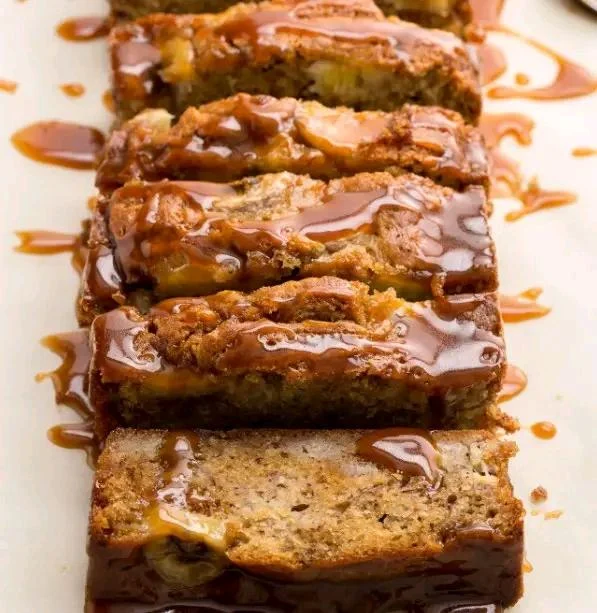 Bread with Salted Caramel and Bananas | Scrolller