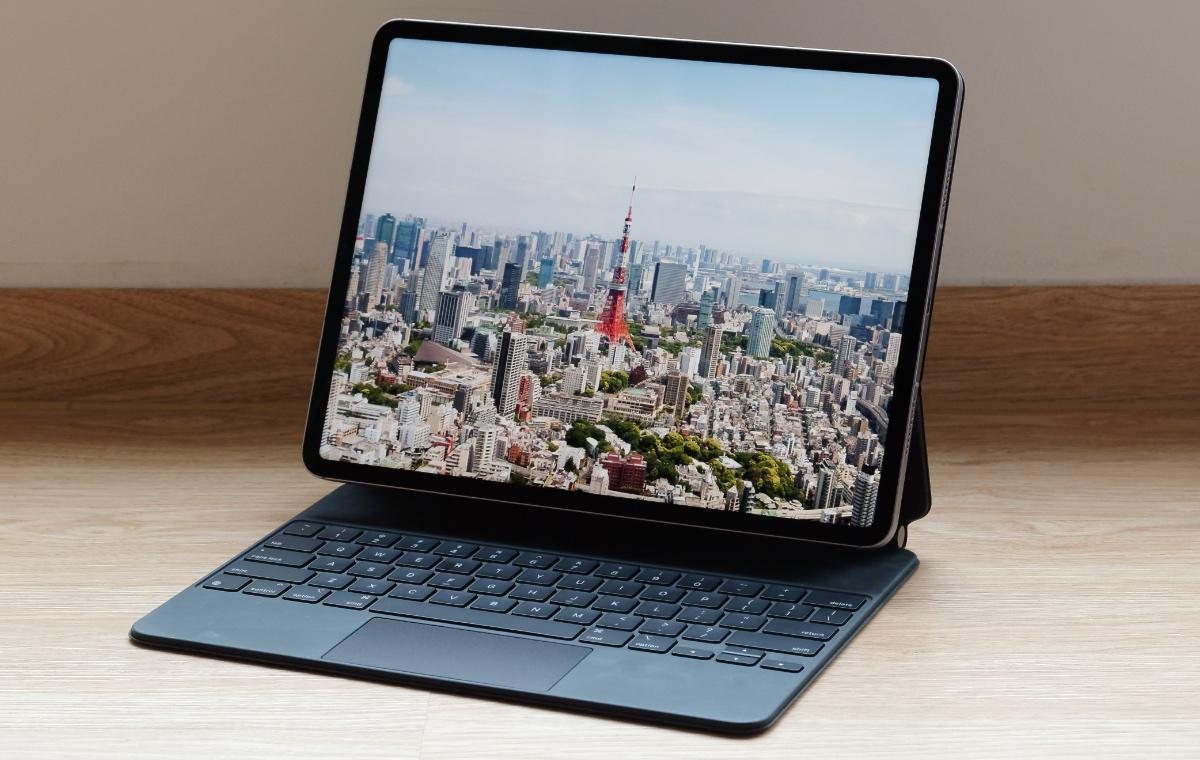 iPad Pro or SM Tab S9 Ultra? | Scrolller