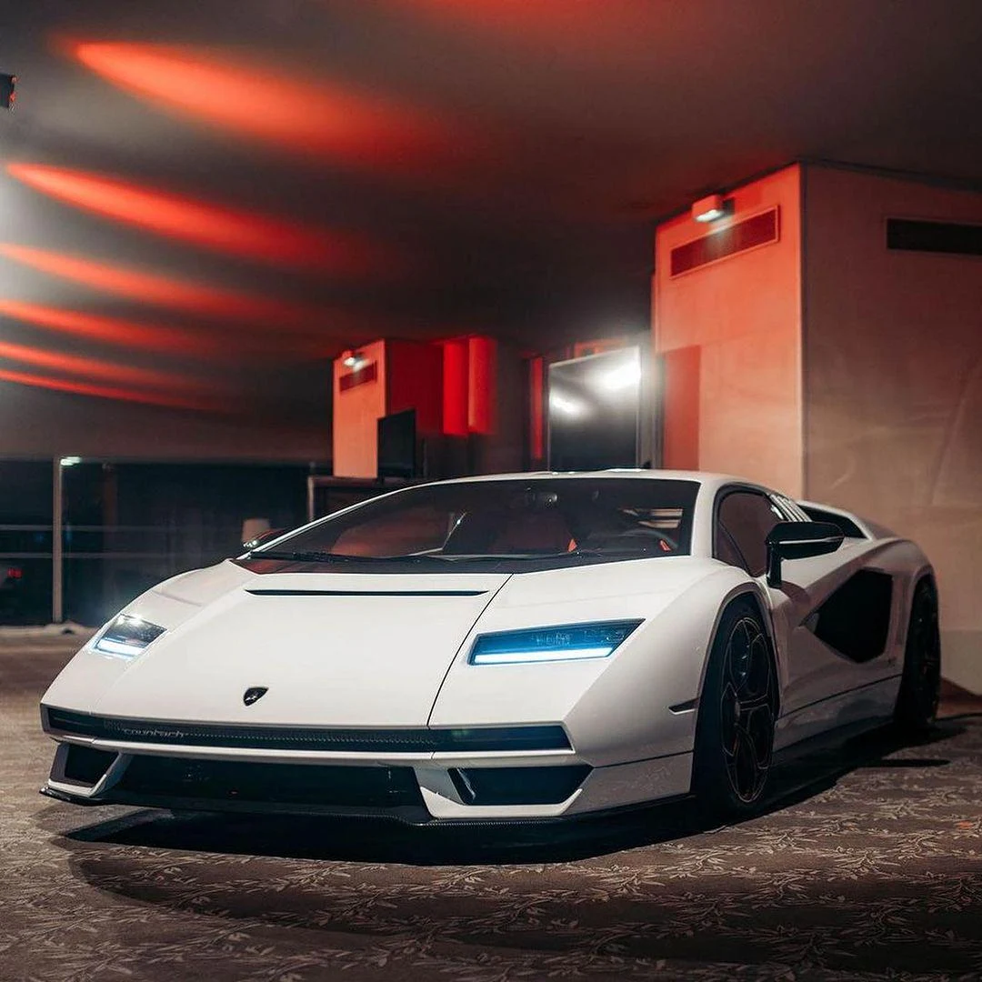 Lamborghini Countach LPI 800-4 [1080x1350] | Scrolller