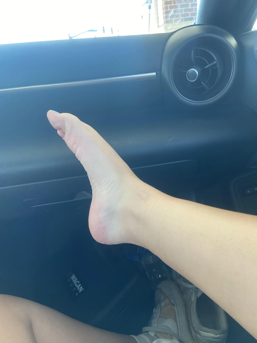 If u don’t follow my feet finder I won’t stomp on ur nuts@Candycrushgurl69 | Scrolller