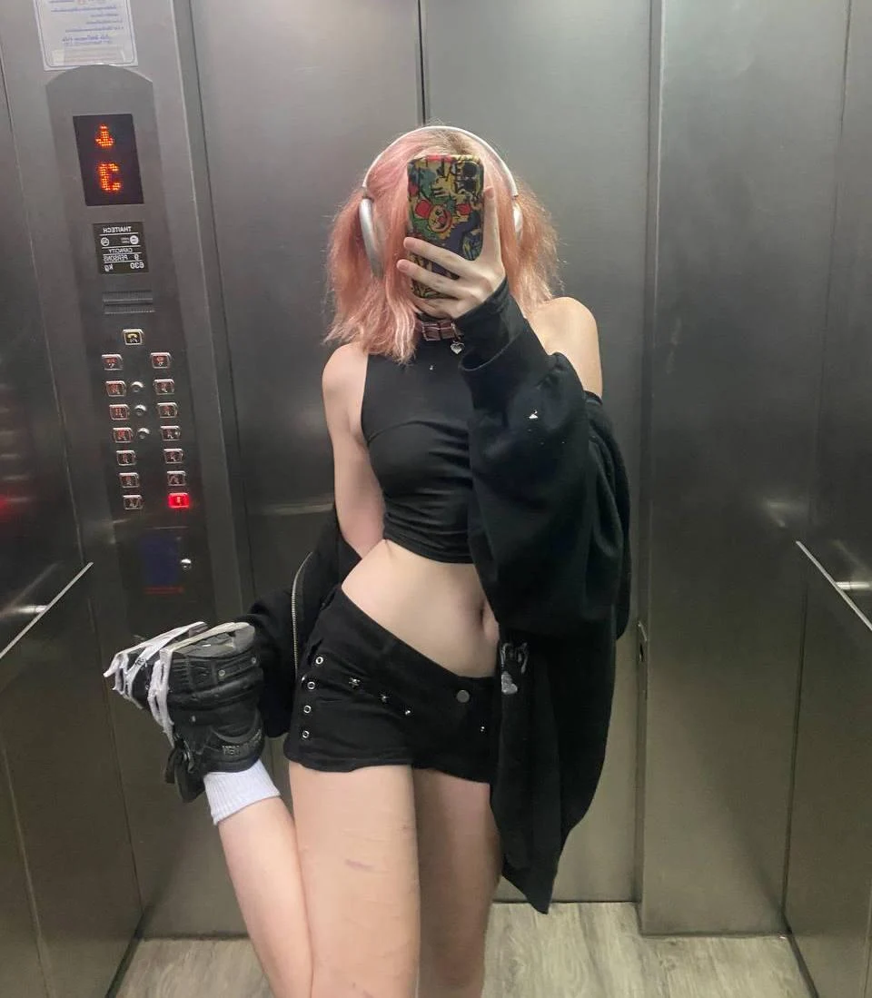 obscenities in an elevator are the most exciting | Scrolller