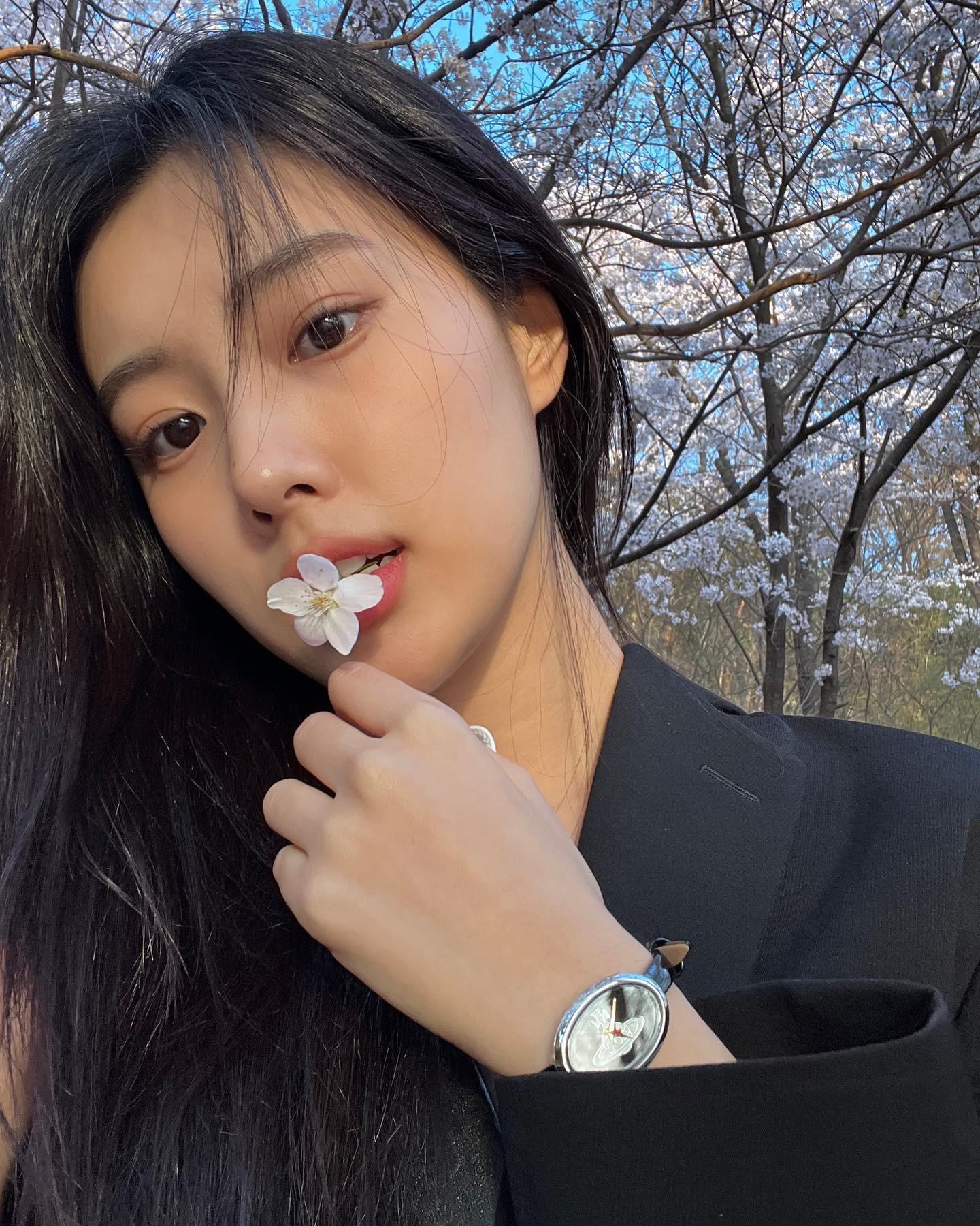 220410 Kang Hyewon Instagram Update | Scrolller