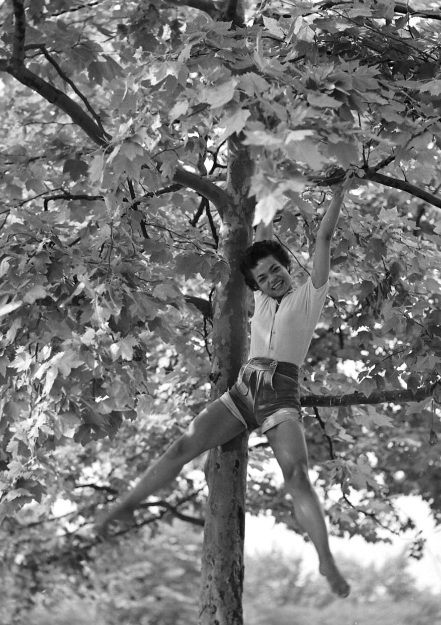 Eartha Kitt. 1952. | Scrolller