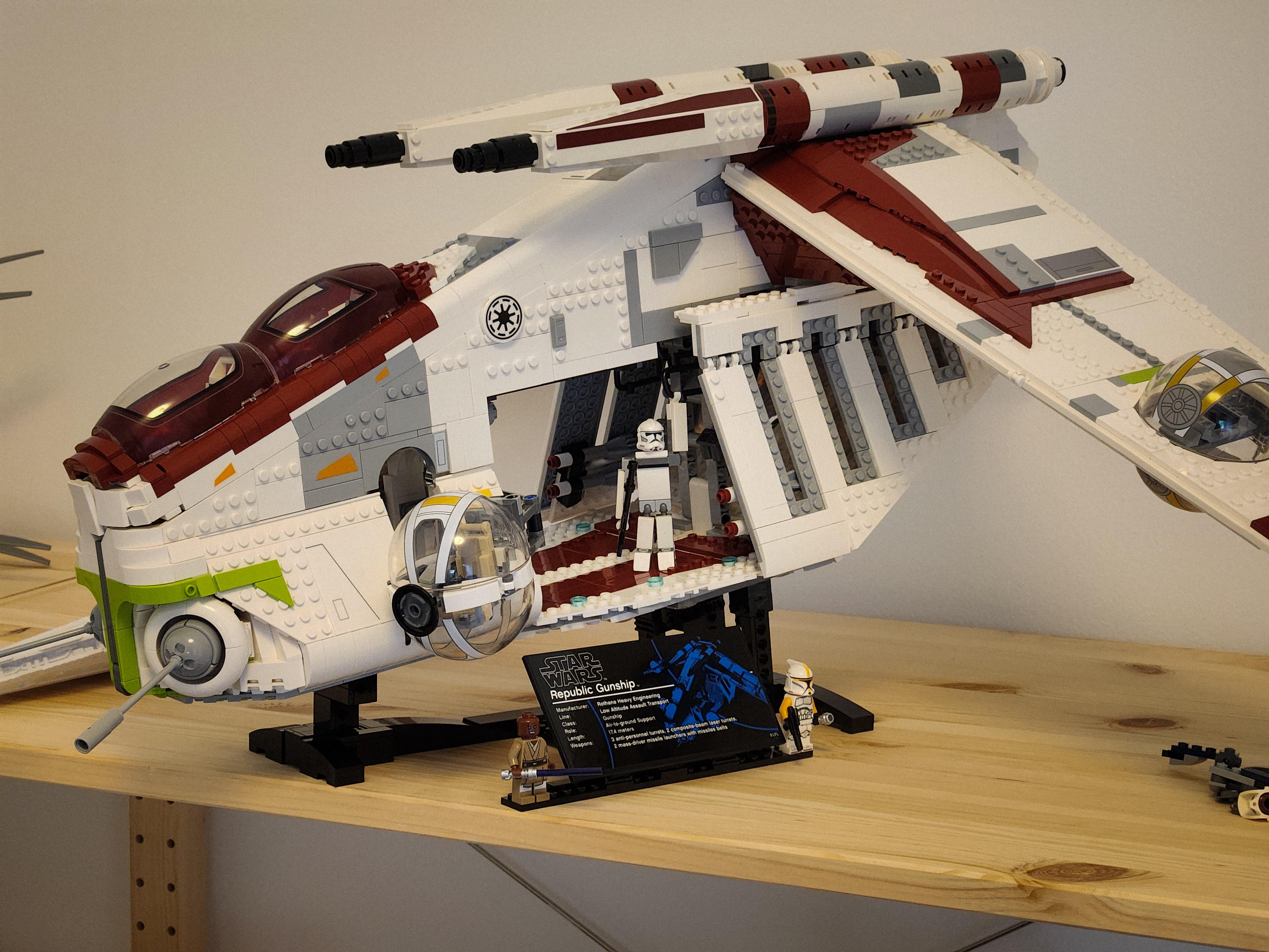 Custom "scaled" mini fig for the UCS Gunship | Scrolller
