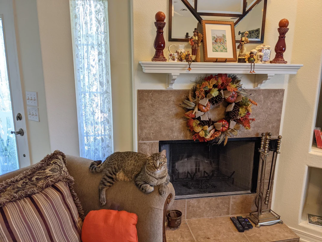 Last year's fall mantel decor... | Scrolller