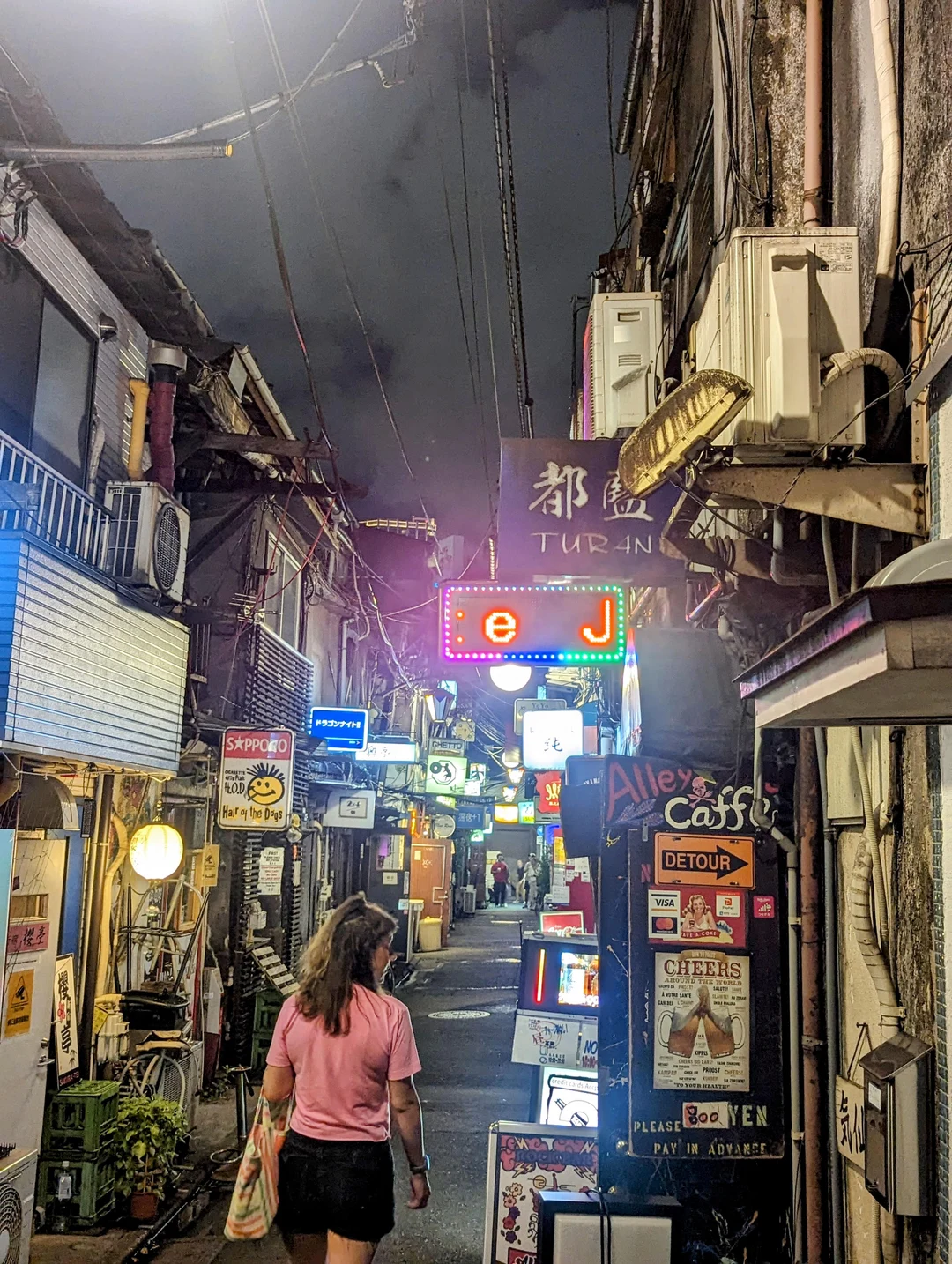 Golden Gai, Tokyo, Japan [OC] | Scrolller