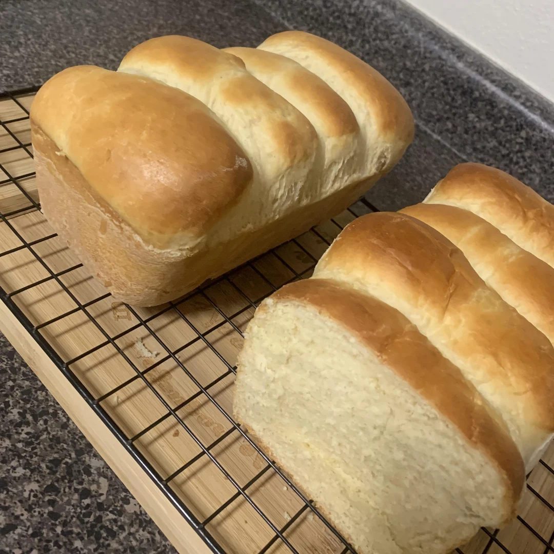 My very first attempt at making sandwich bread ever, as well as making Japanese milk bread ...