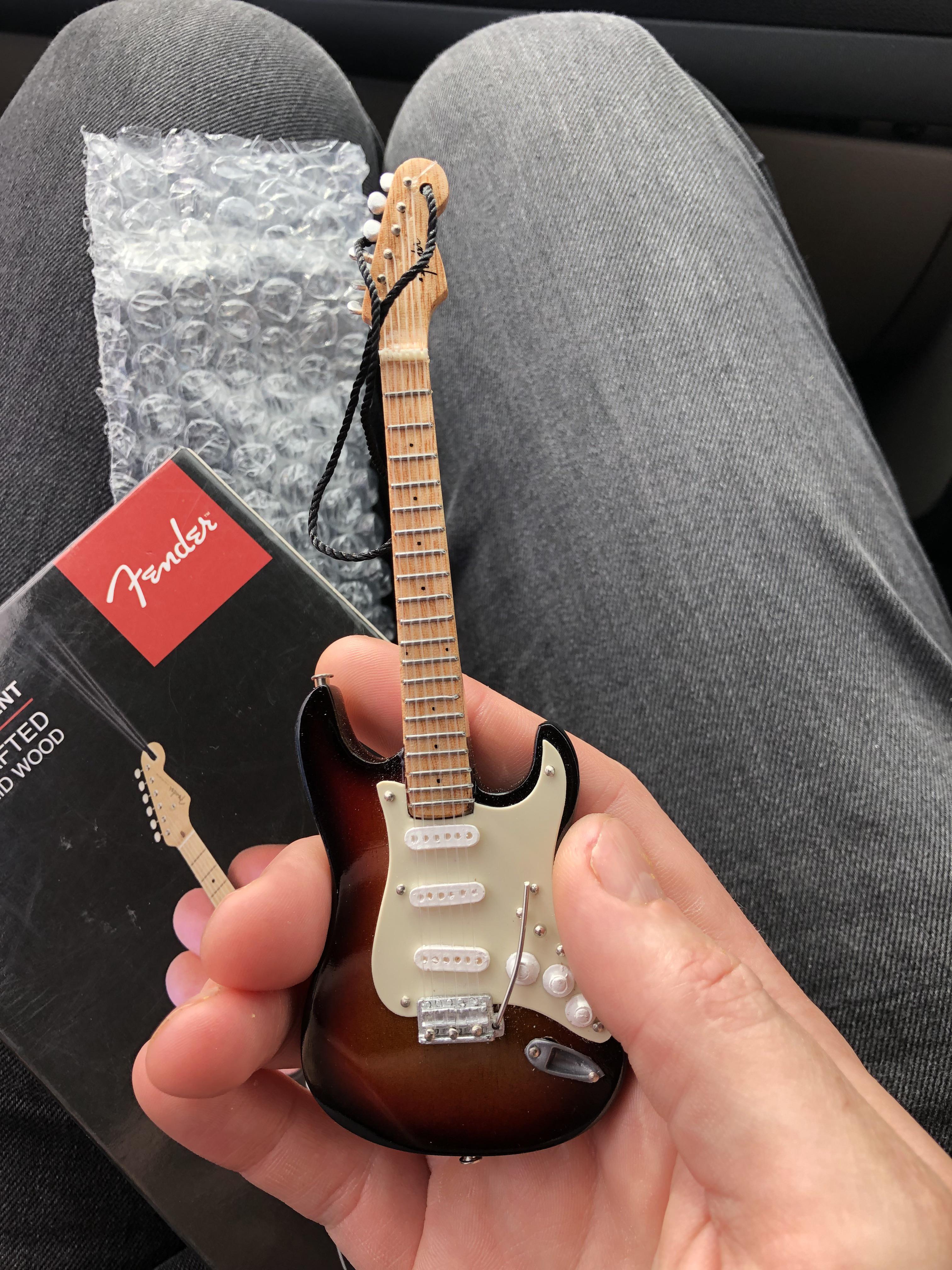 Bought a short scale Les Paul on eBay. Is this legit? | Scrolller