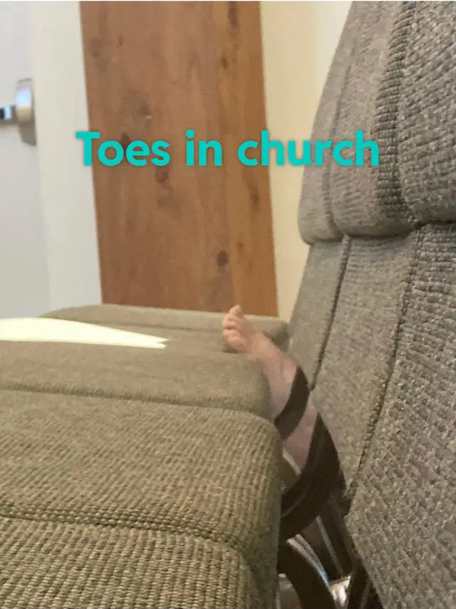 Phew on the pew! | Scrolller