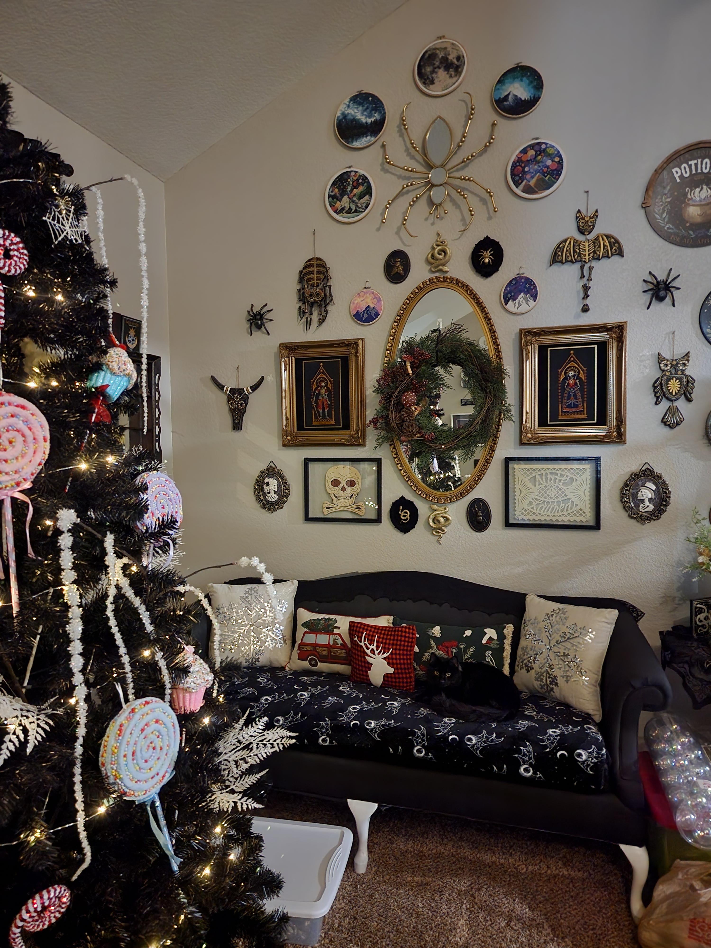 Festive void | Scrolller