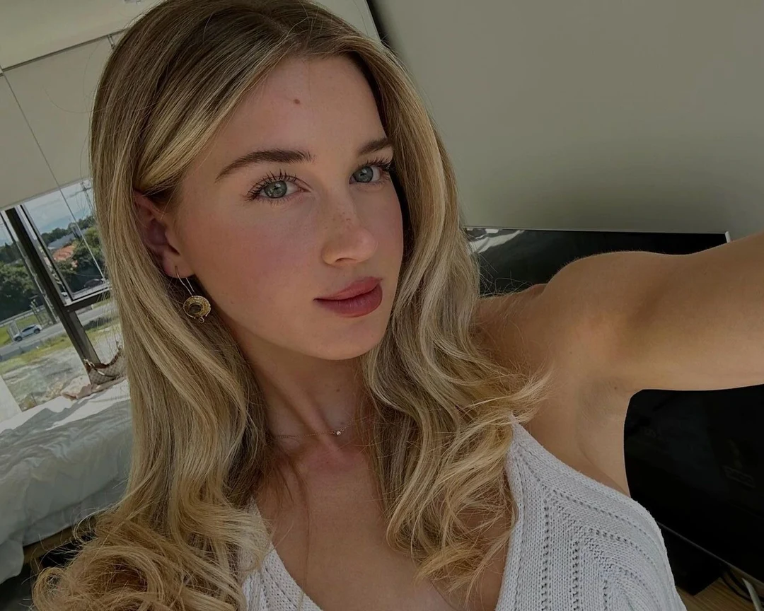 Lily Bowman | Scrolller