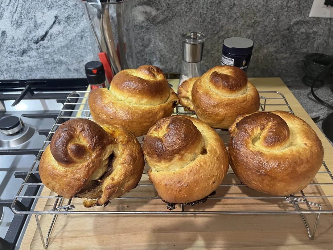 Cinnamon Raisin Challah Rolls | Scrolller