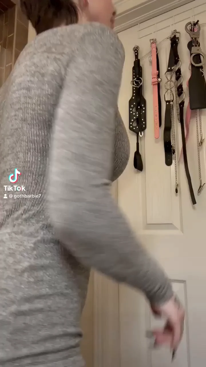 Wiggle wiggle | Scrolller