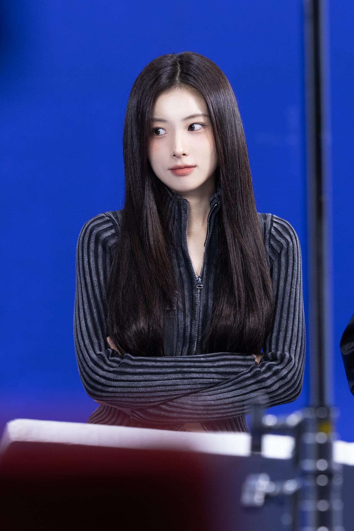 250205 Kang Hyewon - Coogie '1,2,3,4,5' (MV Filming Behind) | Scrolller