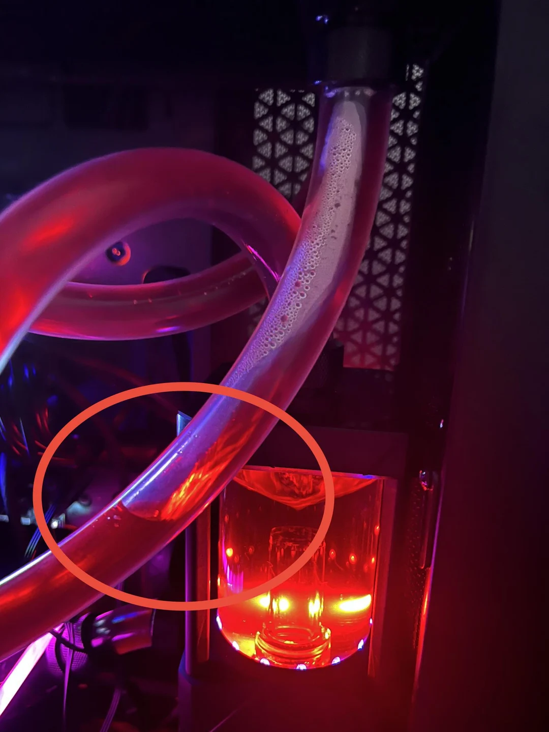 Hi all, what is the cause of this ? I mean why the tube is not full of liquid here ? Thk | Scrolller