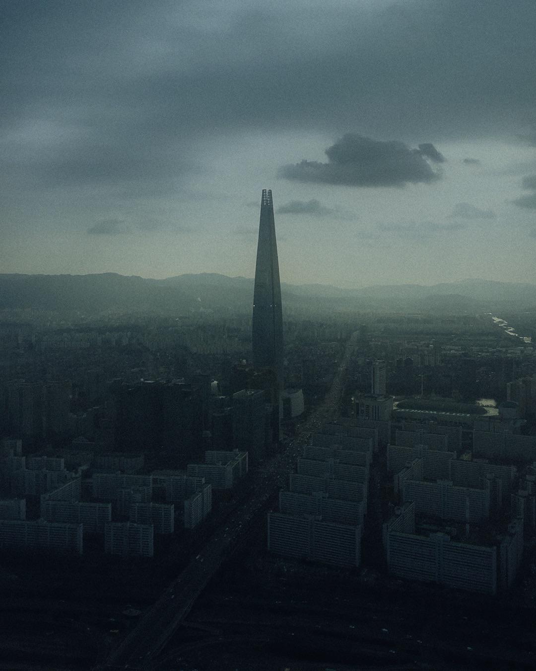 iPhone 6 helicopter photo of Lotte World Tower | Scrolller
