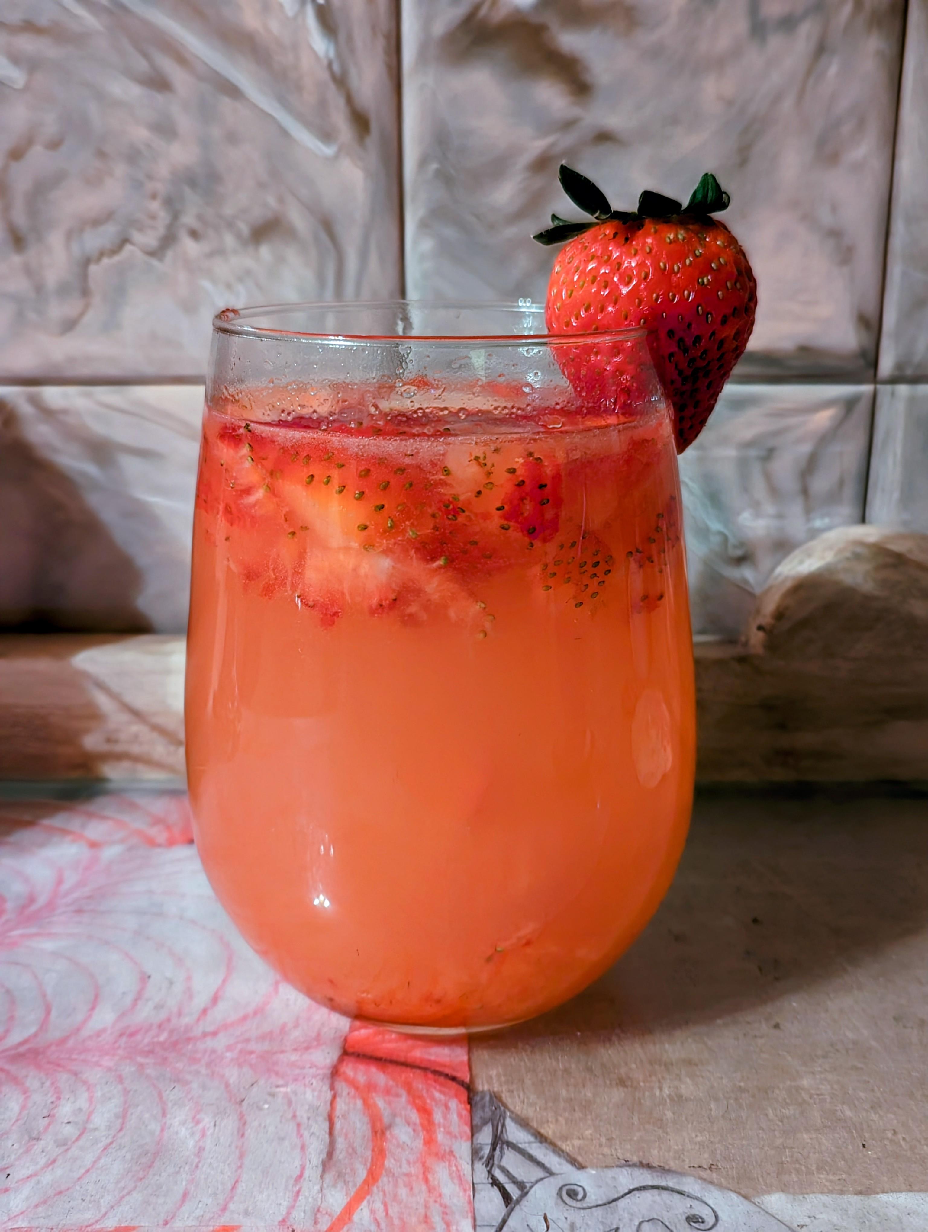 Hard strawberry lemonade | Scrolller