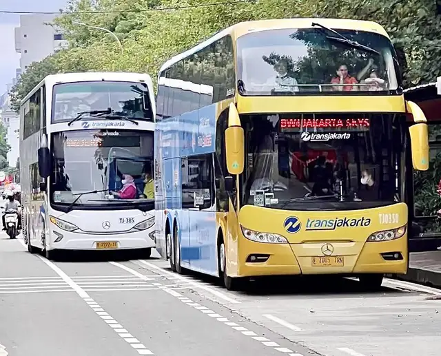 Transjakarta city tour double decker buses - Jakarta, Indonesia | Scrolller