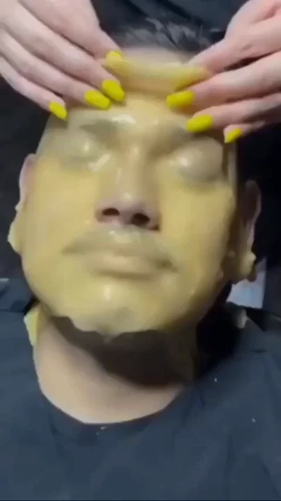 Face mask | Scrolller