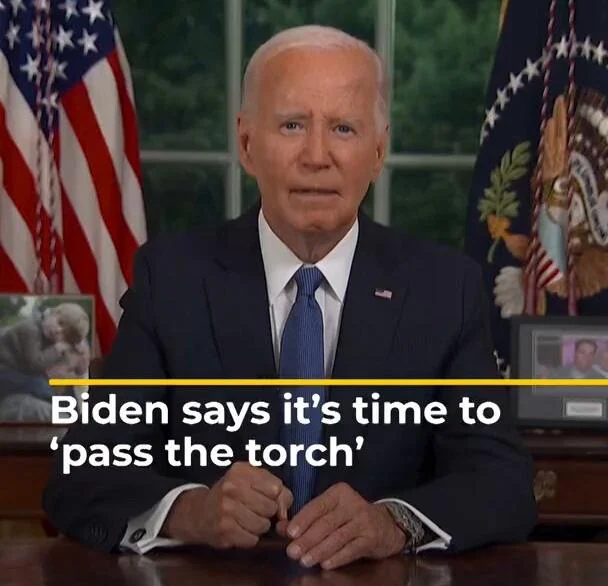 Yeah, pass the torch! (Dutch slang for 'pass the joint') | Scrolller