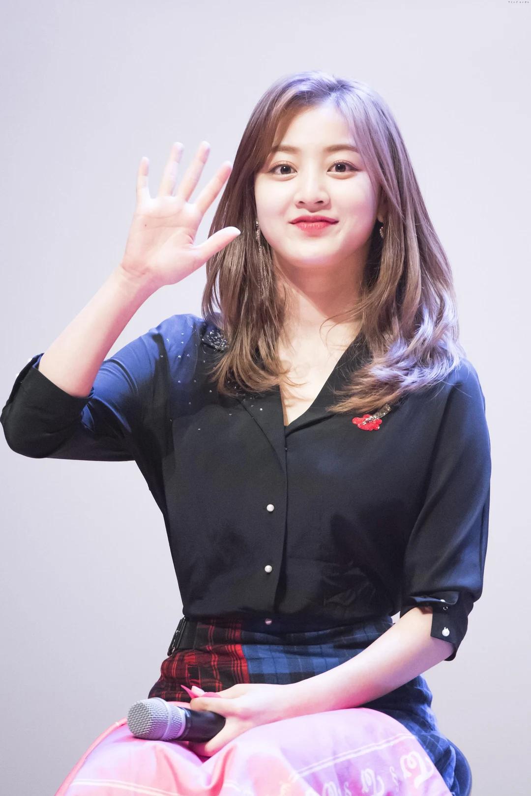 Jihyo | Scrolller