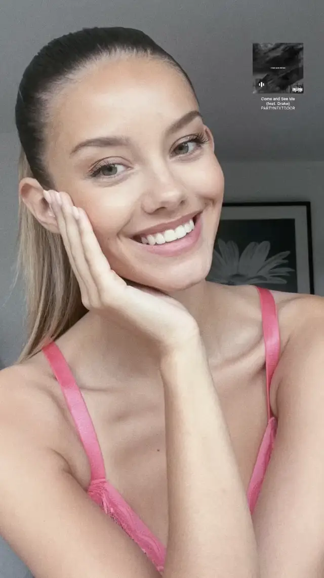 All smiles | Scrolller