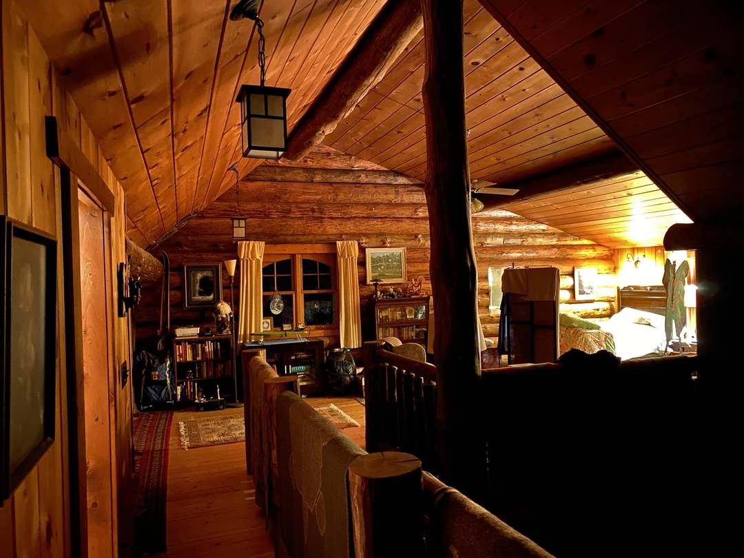 Log cabin loft | Scrolller