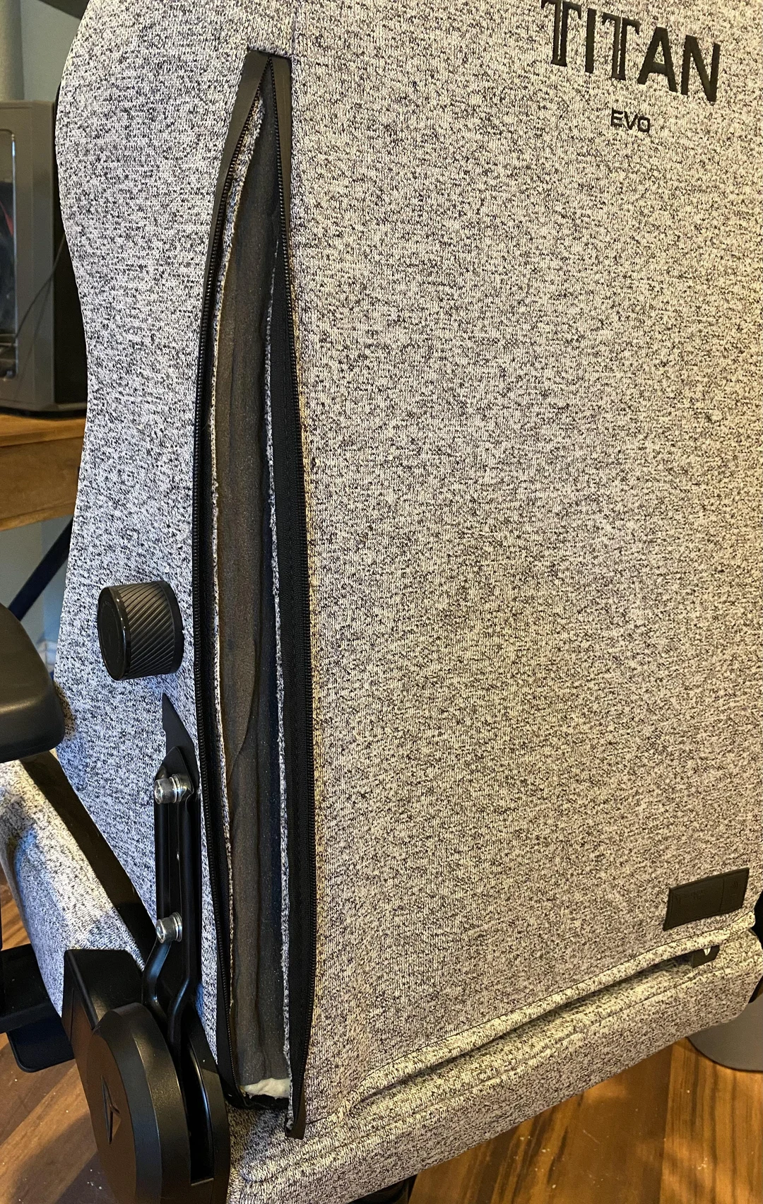 Anyone know how to fix the back zipper? | Scrolller