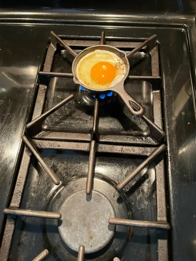 I got a tiny Lodge from my awesome wife. | Scrolller