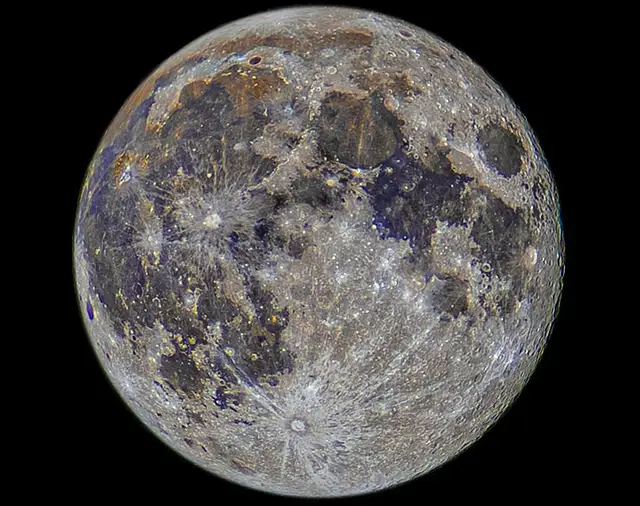 Last night's post-eclipse moon - 96% full - taken from Seattle | Scrolller