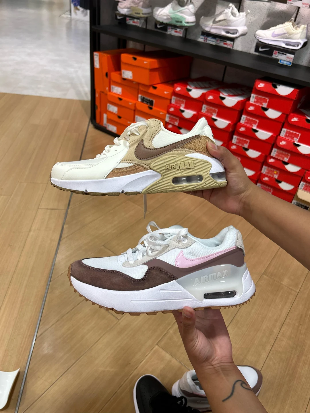 Please help me choose | Scrolller