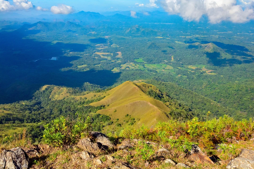 View from Pitamaruwa Mini World’s End, Sri Lanka (~ 700 – 1000 m above MSL) [6000 x 4000] [OC ...