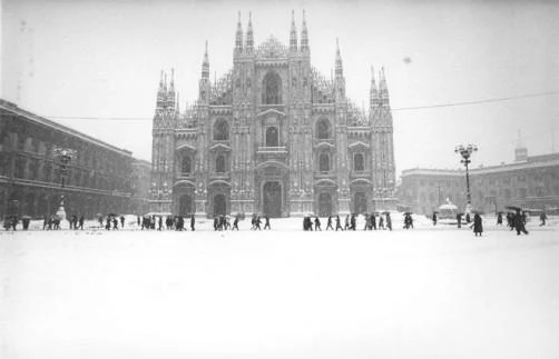 Milan Cathedral square (Piazza del Duomo), Northern Italy, under the snow in 1985 | Scrolller