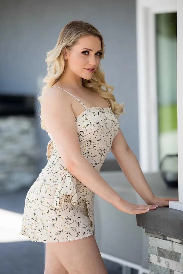 Mia Malkova | Scrolller