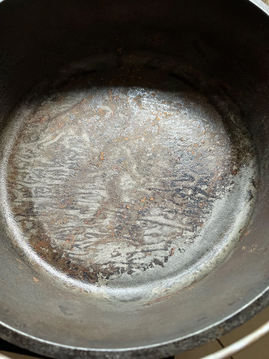 does anyone know how to remove this rust at the bottom? | Scrolller