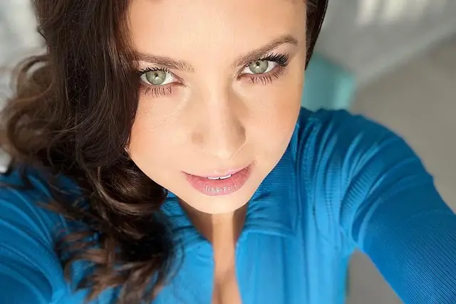 Ewa Sonnet | Scrolller