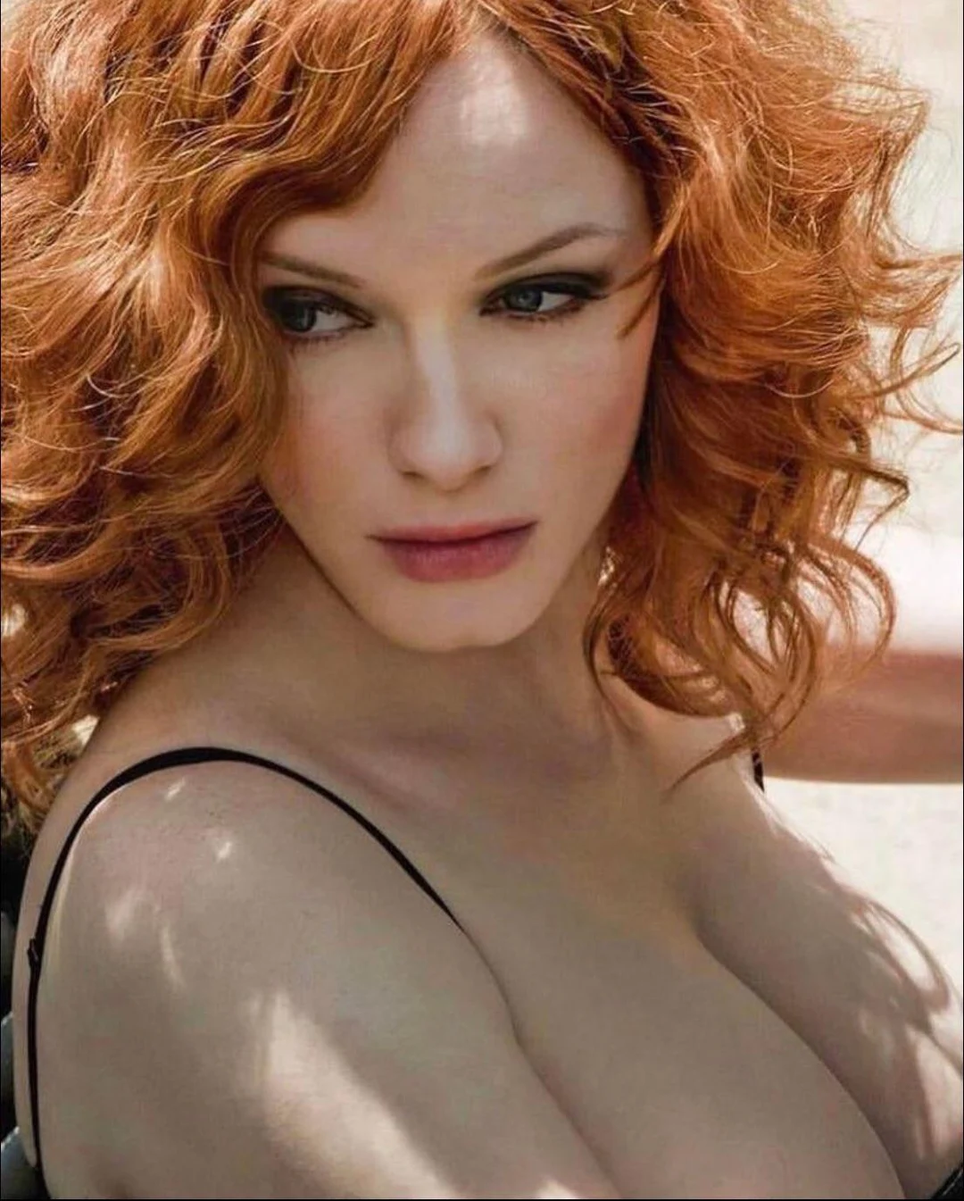 Christina Hendricks | Scrolller