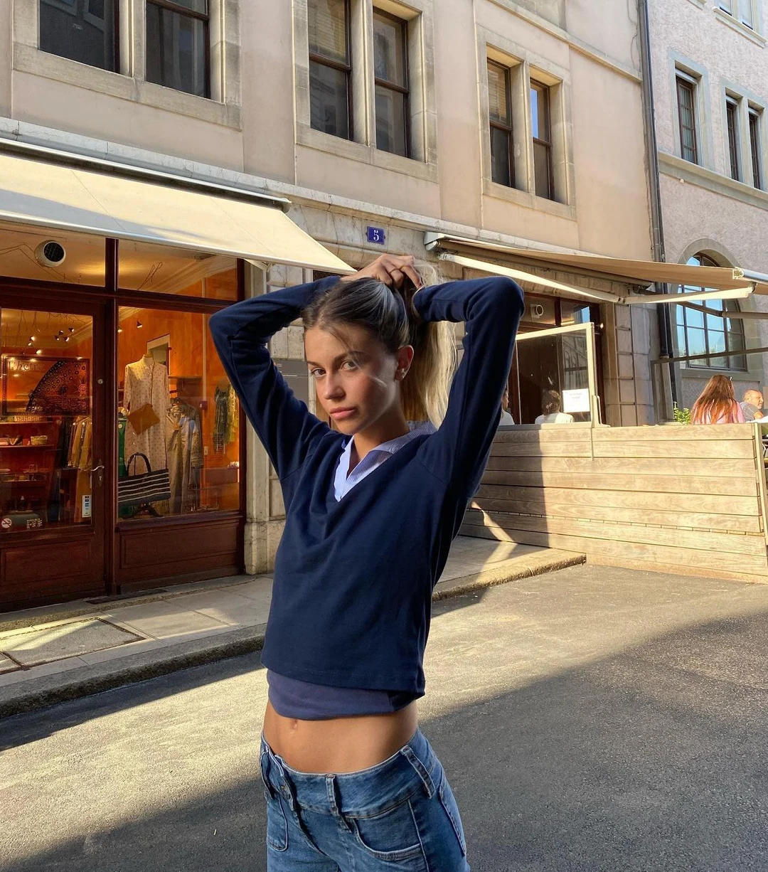 Yes, please do keep playing with your hair | Scrolller