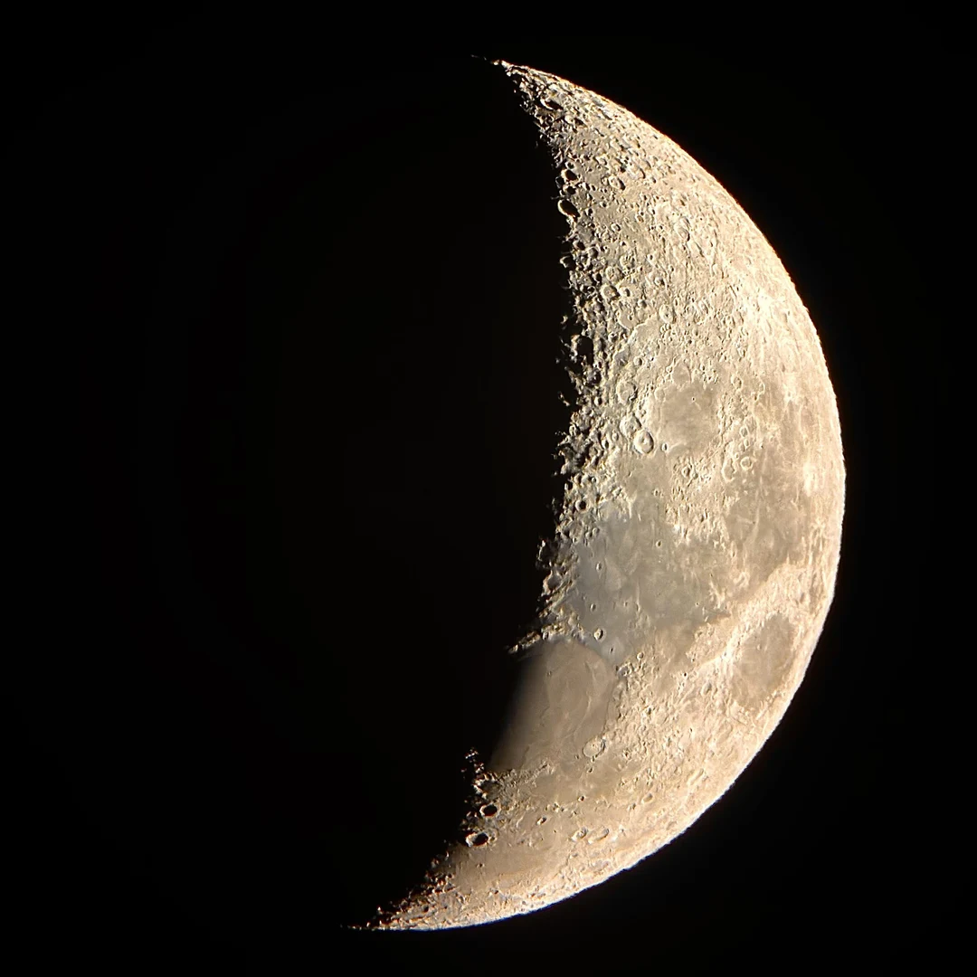 Today’s Moon; 27% Waxing Crescent :P | Scrolller