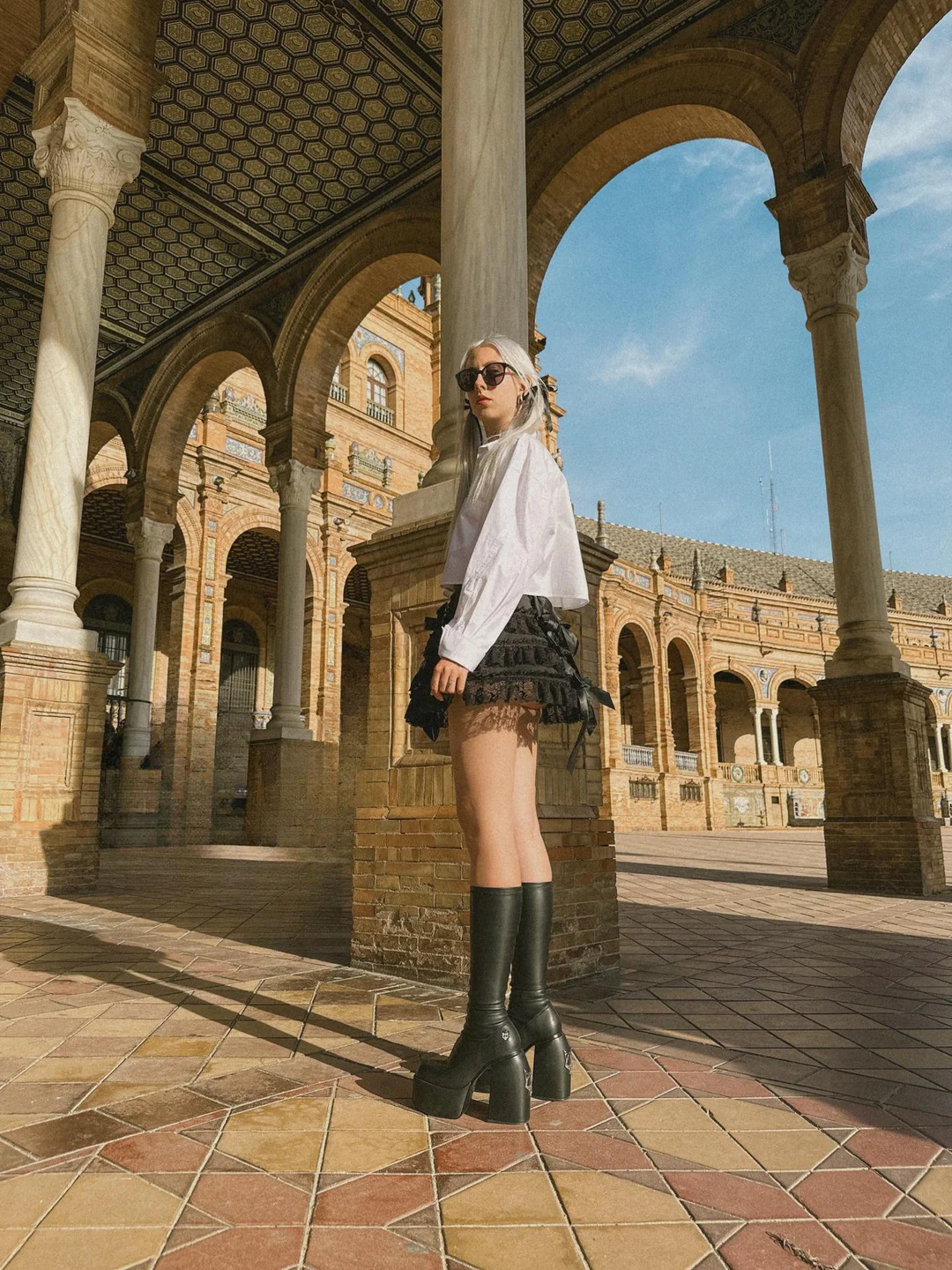 Riley Bi | Scrolller