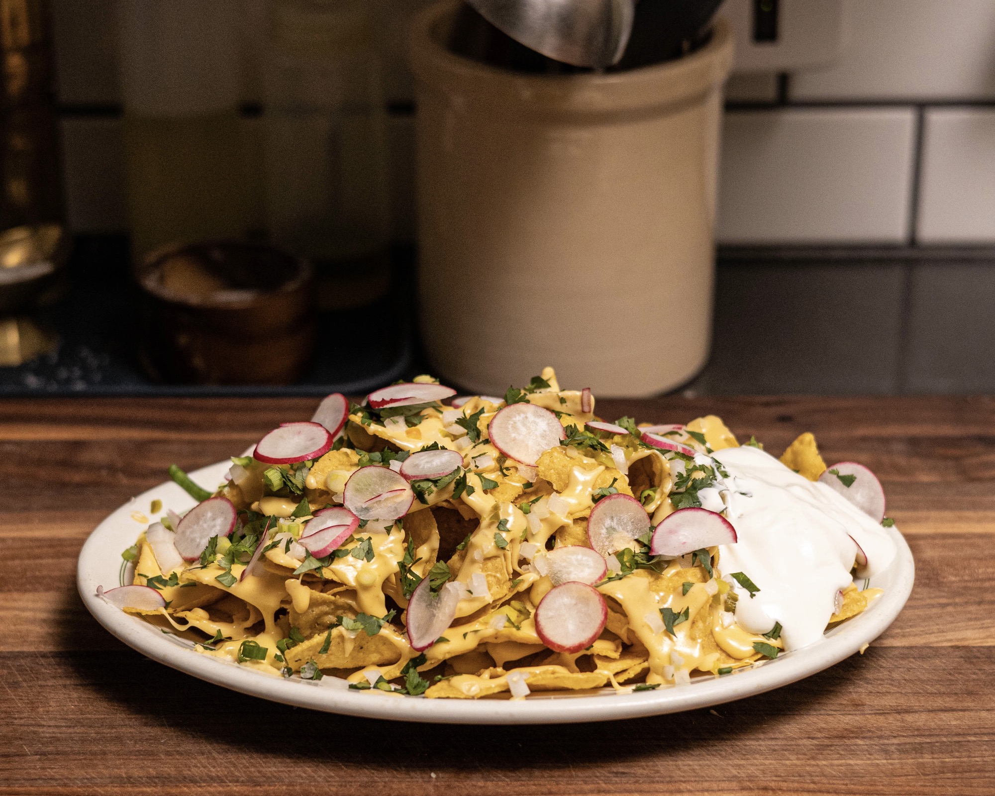 [pro/chef] basic queso nachos | Scrolller