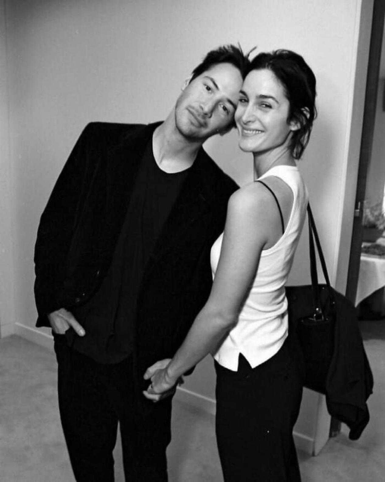 Keanu Reeves & Carrie Anne Moss celebrating the release of "The Matrix", 1999 | Scrolller