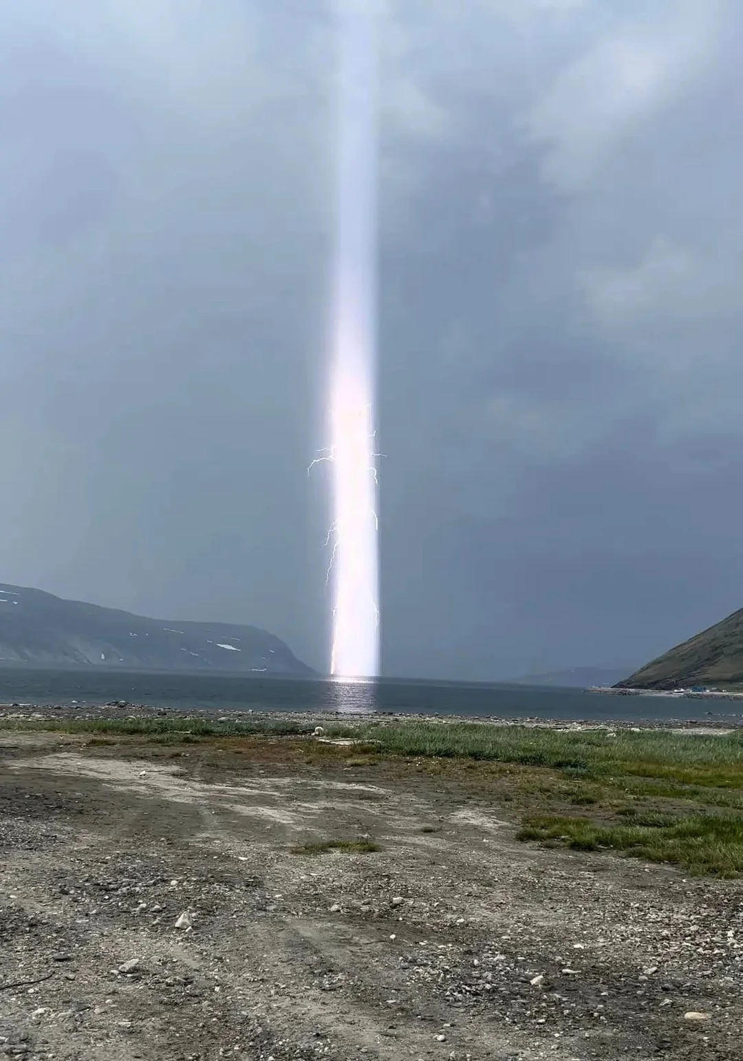 🔥 Light(ning) The Beam | Scrolller