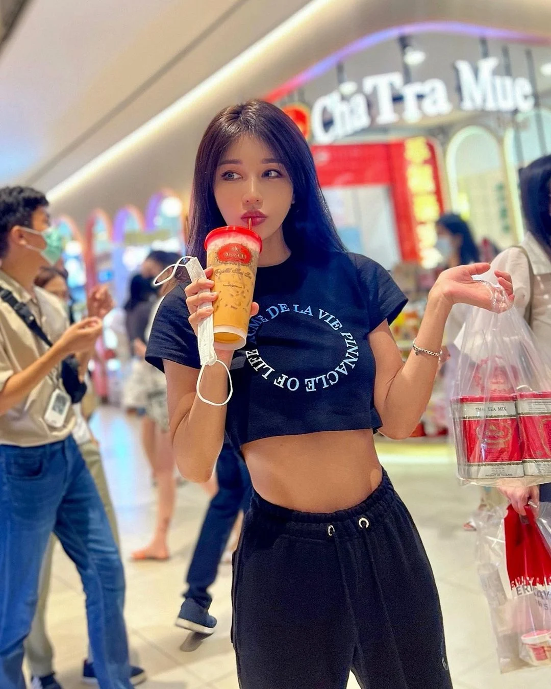 Asian Midriff Scrolller