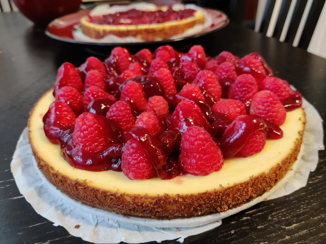 Raspberry Cheesecake! | Scrolller