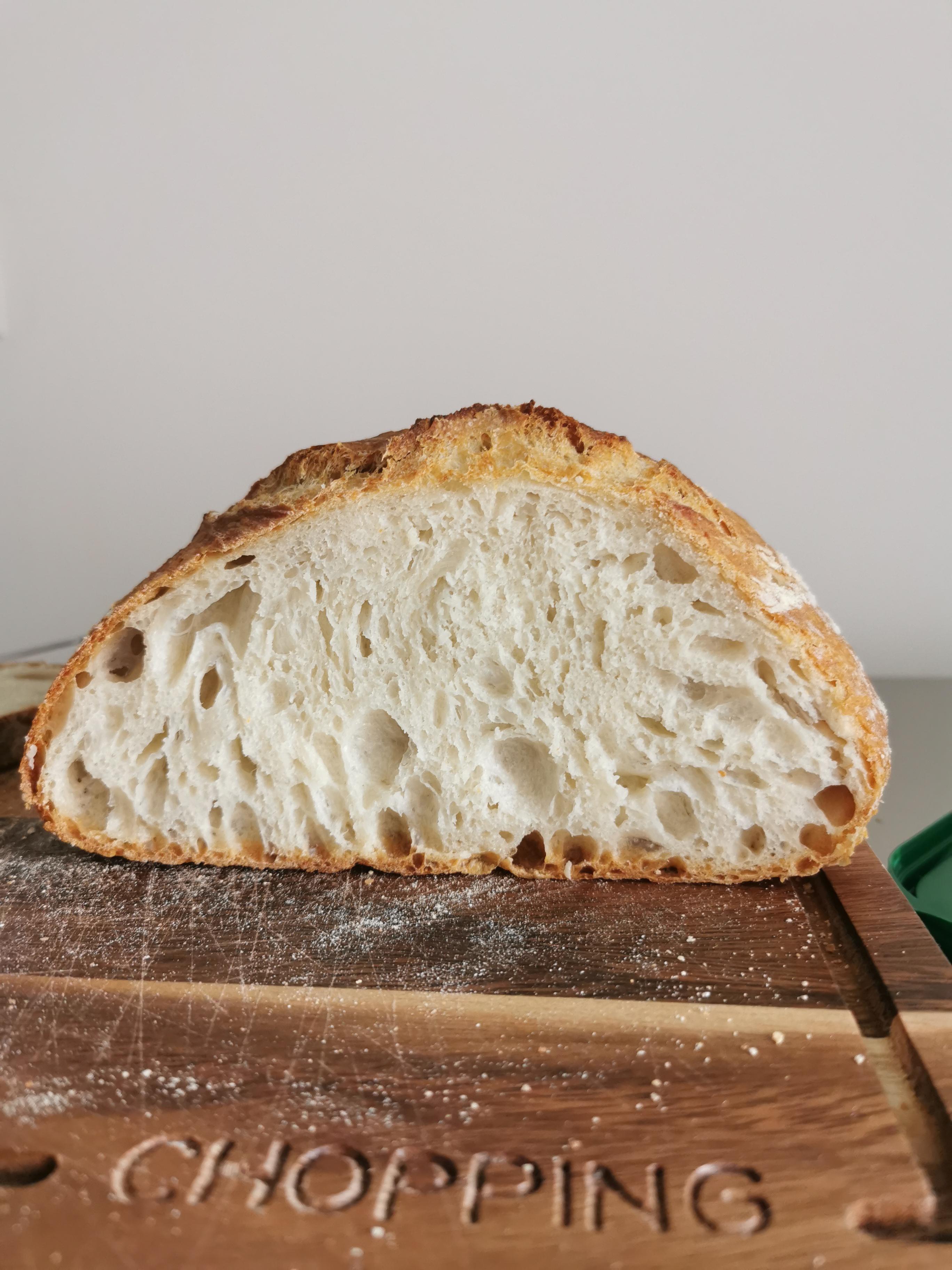 Dutch oven white bread | Scrolller